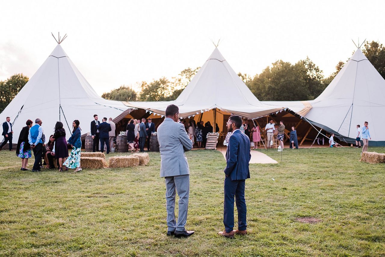 Marie & Nestor's romantic vintage tipi wedding - Fiesta Fields